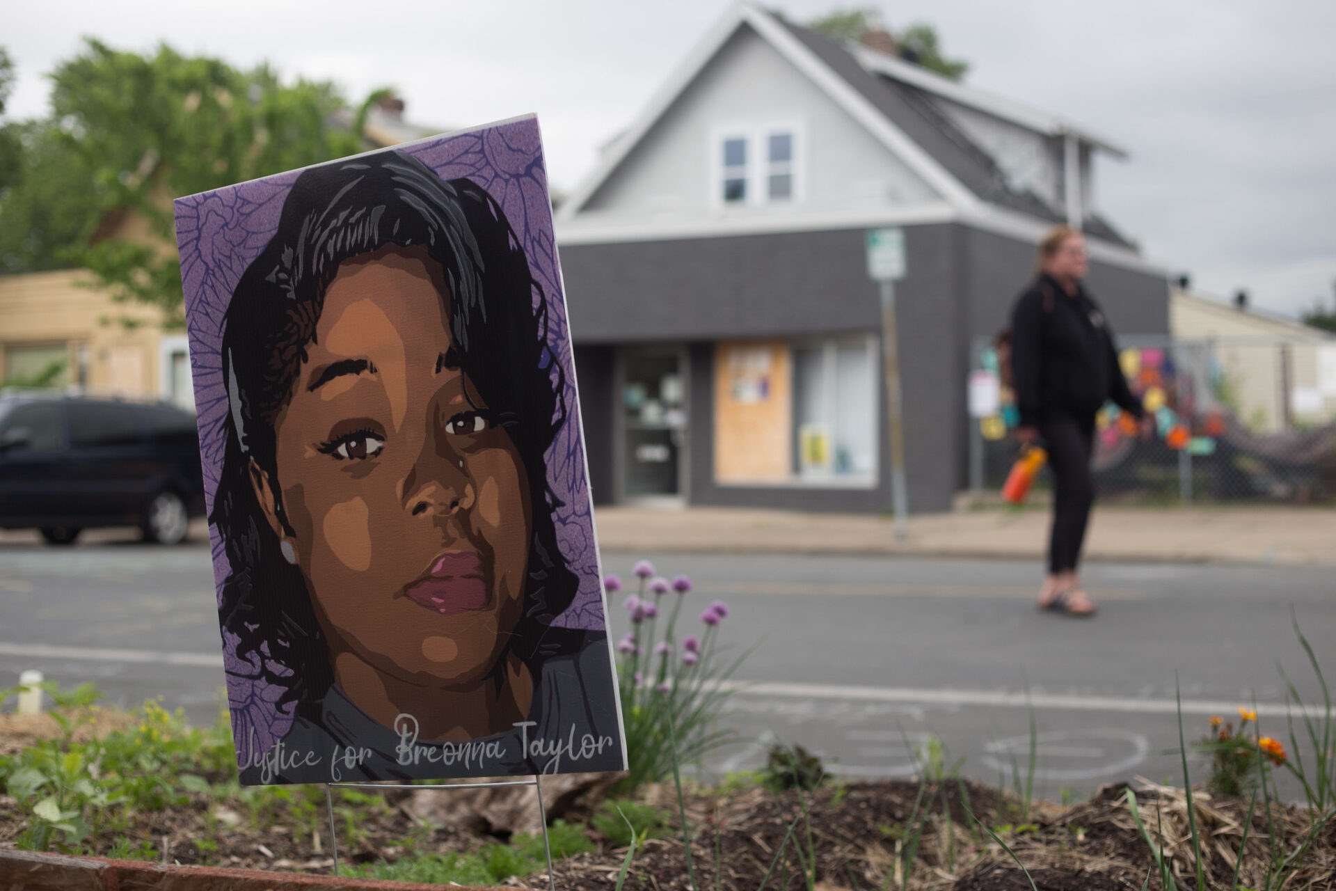 Breonna Taylor's Boyfriend Settles Louisville Lawsuits Over Her ...